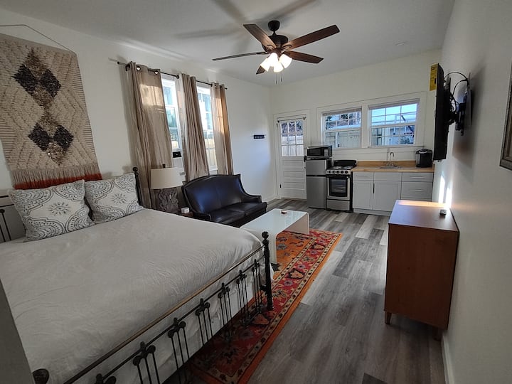 Lovely Efficiency In Carrollton, New Orleans. - New Orleans, LA