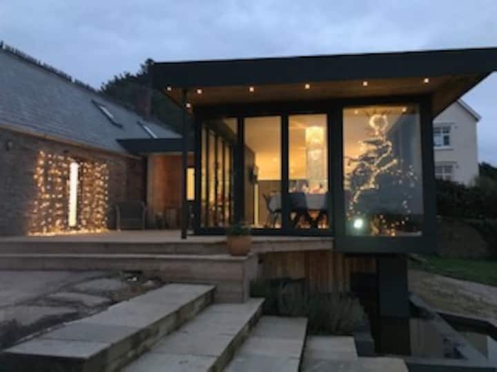 Character Cottage With Walled Garden. - Bigbury-on-Sea