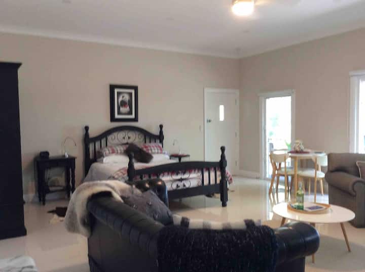 Studio B -  Situated Between Berry & Gerringong - Gerringong