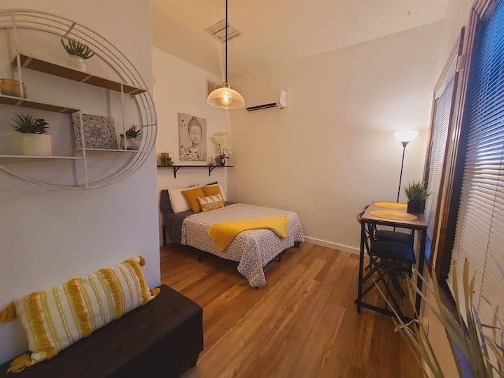 Cozy Bungalow On University Blvd Trolly Stop - Tucson, AZ