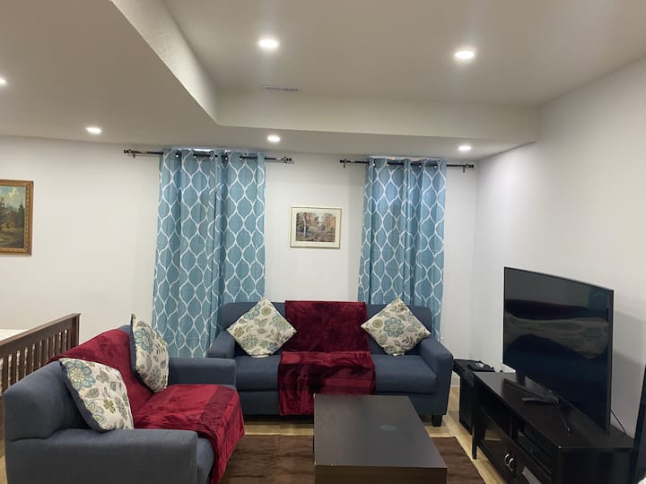 New Studio Unit With Full Kitchen In Oakville - 오크빌
