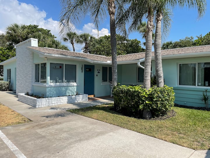 Beach Bungalow In Vero Beach 2/2 - Vero Beach, FL