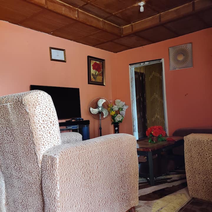 Two Bedrooms Unit With Free Parking Space. - Monrovia