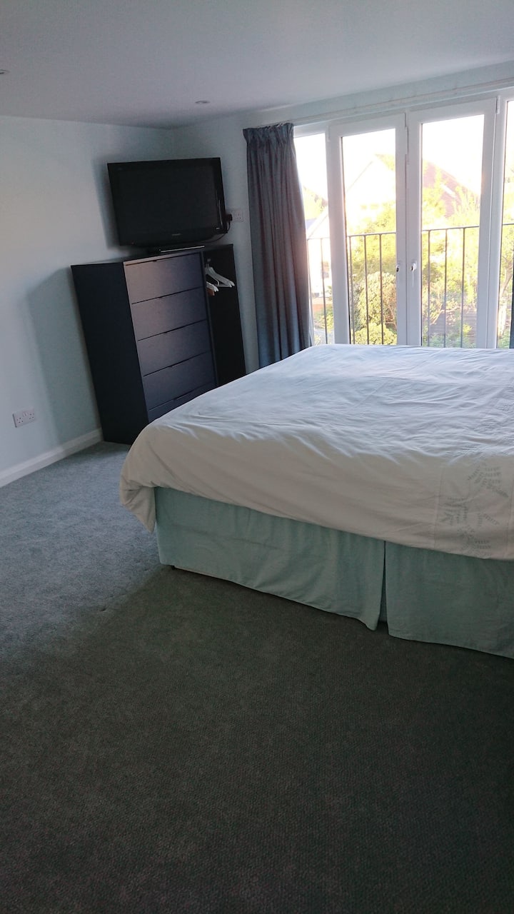 Spacious 2 Bed Loft Near Beach - Southend-on-Sea