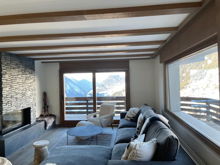Superbly Renovated 4-bedroom Near Medran With View - Martigny