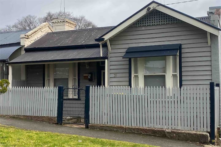 Bramble Cottage - Charming 3 Bedroom Home - Bendigo