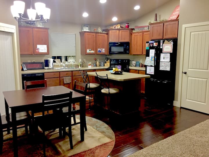 New. Clean And Comfortable Room. - 比靈斯