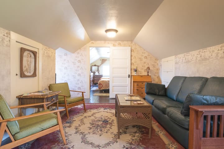 Charming Suite In Historic Home - San Diego, CA