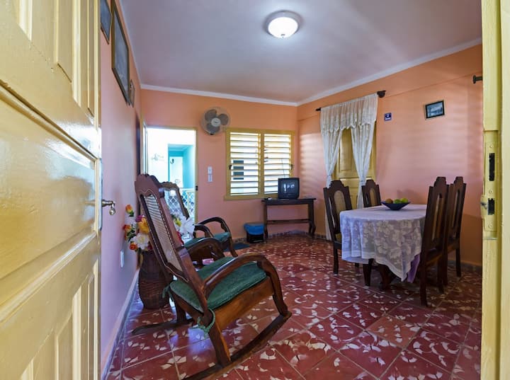 Hostal Loraine (Hab 2), Generador, Wifi, 4 Pax - Cuba