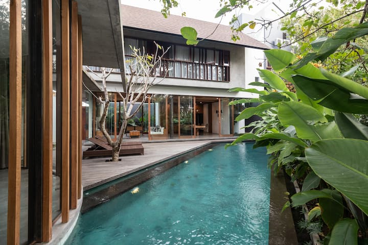 4br Closed Living Villa Near Berawa Beach Canggu - Canggu