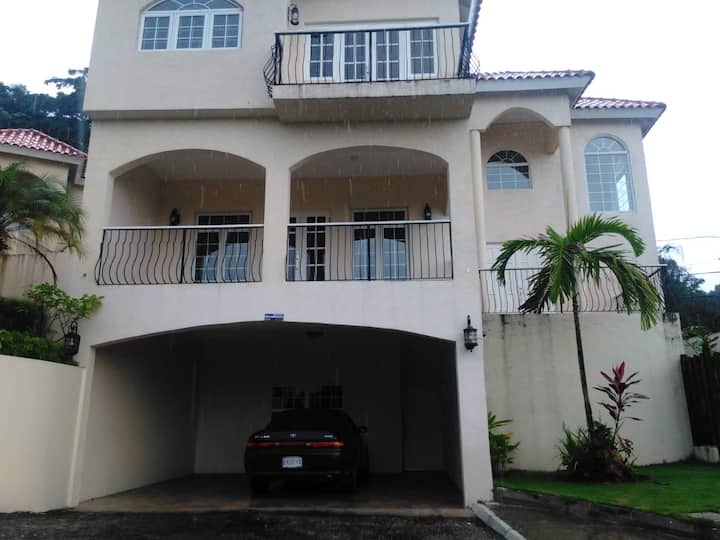 Villa Jacks Hill - Kingston, Jamaica
