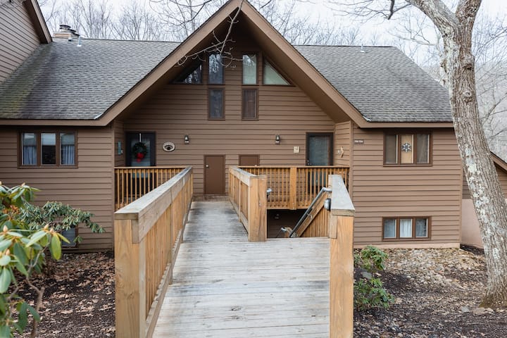 Your Cozy Mountain Getaway Awaits - Wintergreen Resort, VA