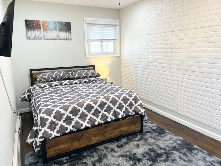 Stylish Room In Prime Huntington Station Location. - Huntington, NY