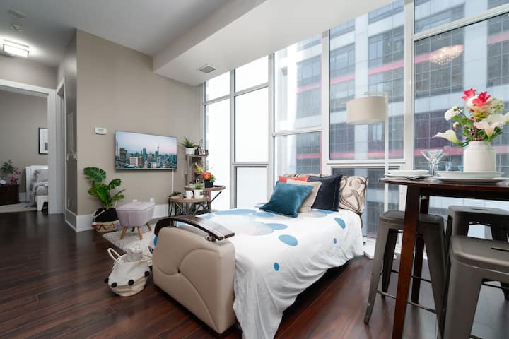 2 Bdrm + 2 Bath + Free Parking - Mtcc, Cn, Jays! - Toronto