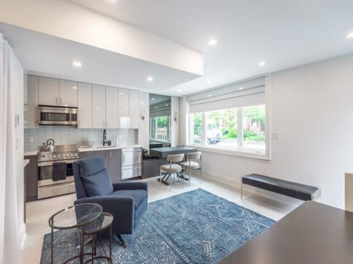 Stunning Studio In Roncesvalles, Sleeps 3 - Toronto