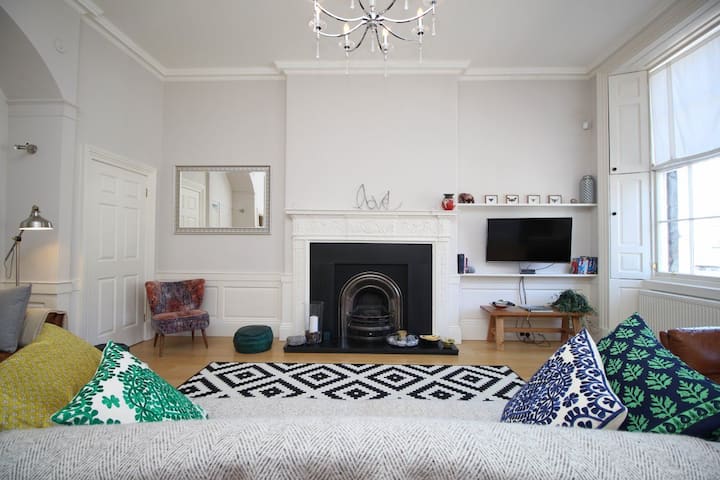 Heart Of Edinburgh Beautiful Apartment - Edinburgh, UK