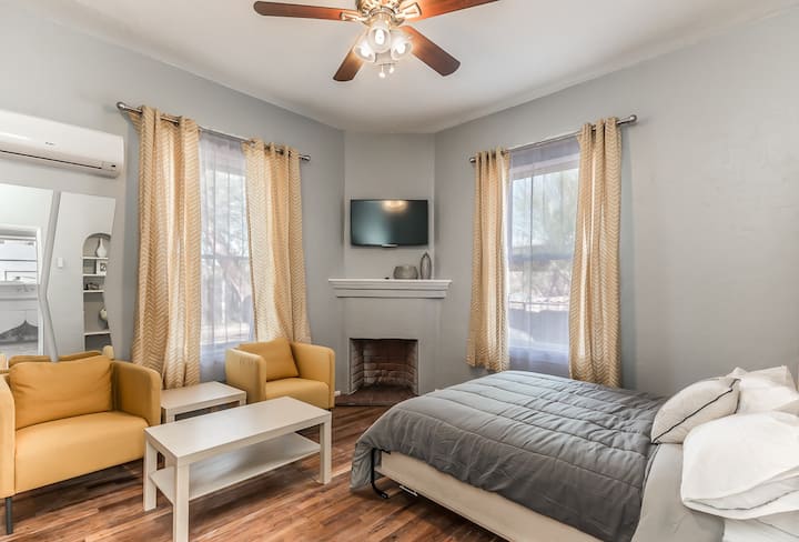 Historic 4th Ave Sunshine Suite - Tucson, AZ