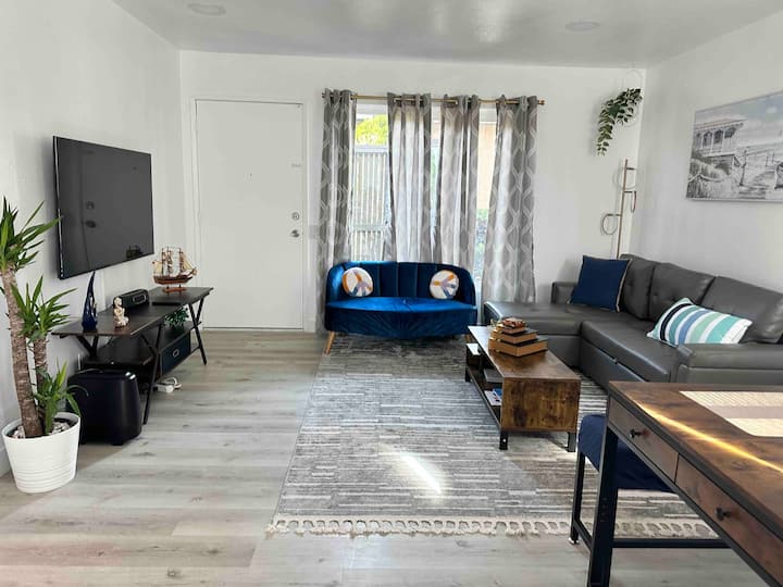 Modern And Bright Home Recently Updated In Sept 23 - Scripps Ranch - San Diego