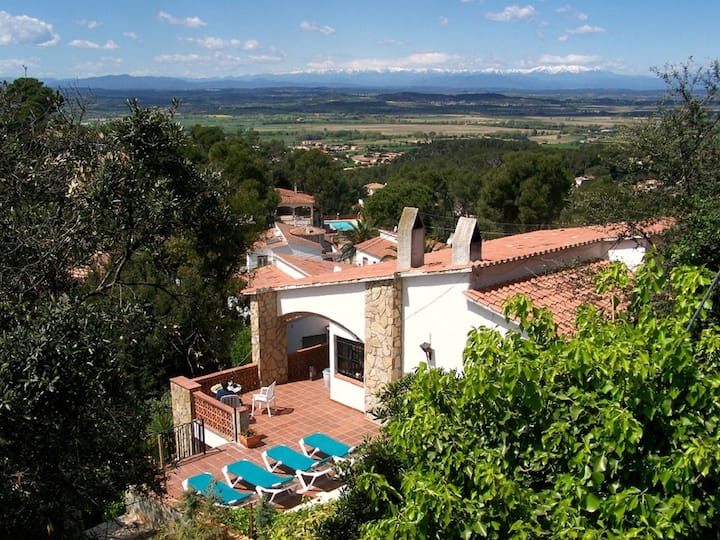 Hilltop Villa With Pool, Jacuzzi & Mountain Views - Costa Brava