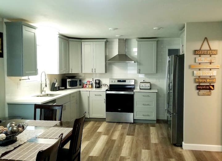 Astounding Two Bedroom Fully Fenced Central Home. - Spokane Valley, WA