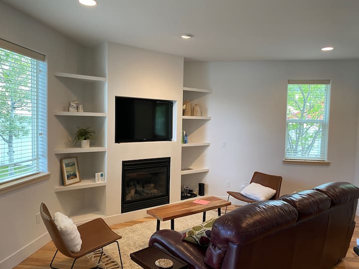 Beautiful Remodeled 3bd 2.5 Ba Whitefish Town-home - Whitefish, MT