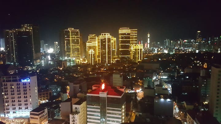 3 Br Penthouse (130 Sqm)  W/ 2 Balconies - Makati