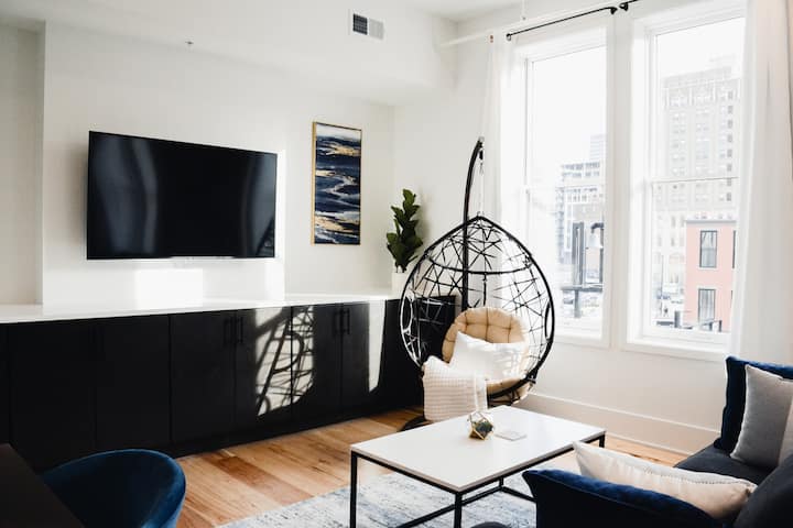 [Location + Luxury] - Downtown Condo - Cincinnati, OH