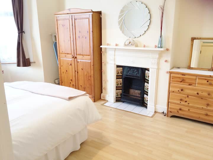 Warm, Spacious, 2 Bed Flat-elizabeth¢ral Lines - London Paddington Station