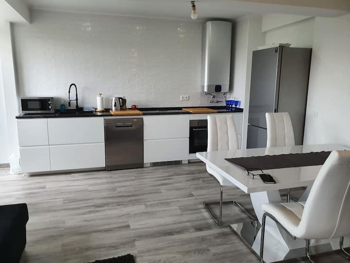 Flott Sentrumsnær Leilighet Med Egen Parkering - Cascais