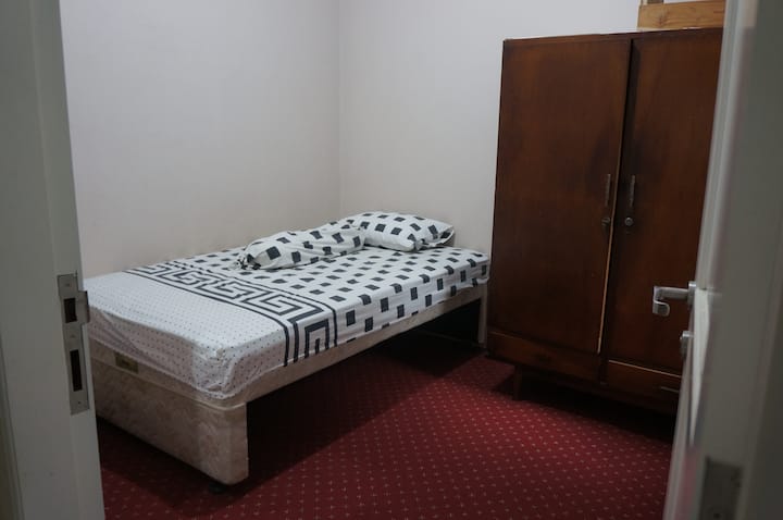 Oma View Home Stay - Malang