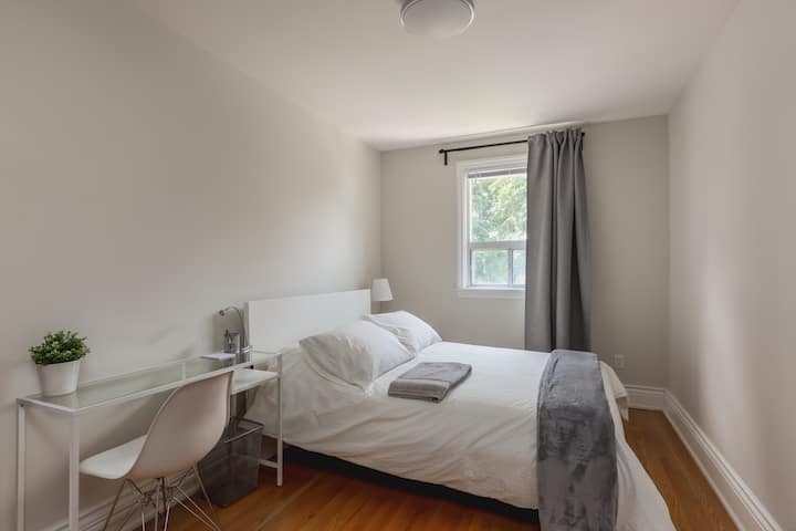 ✨Private Room(b) In Shared House, Subway, Parking✨ - Toronto