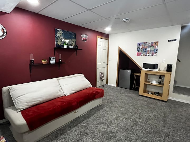 Entire Basement, Private, Cozy And Peaceful Place - Winnipeg