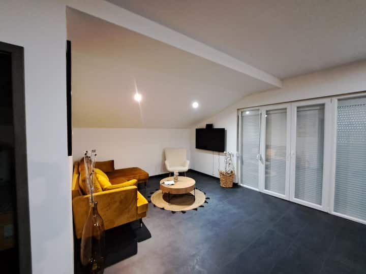 *Apartmani M* - Starigrad