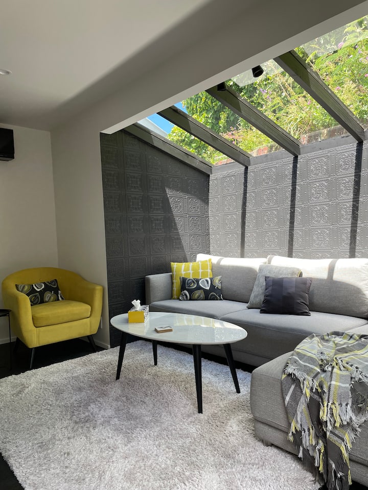 City Haven - Private Modern Retreat For Two - Wellington