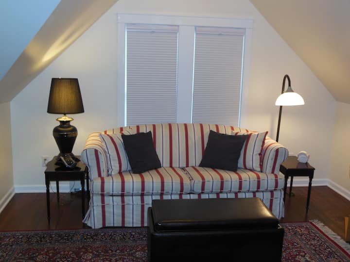 Old Town: Prime & Private 2 Bdrm. Apt. (All-new) - Fort Collins, CO