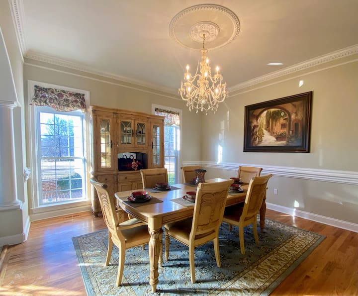 Your Peaceful Manor Awaits! - Lake of the Woods, VA