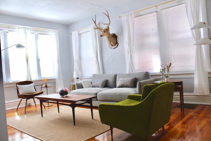 1920's 2 Bedroom 1 Bath - Clayton - Clayton, MO