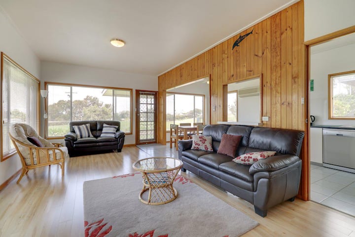 Stradbroke | Central Metung Escape - Metung