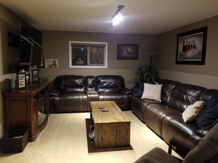 Family Oriented Home Close To Amenities Double Bed - Red Deer