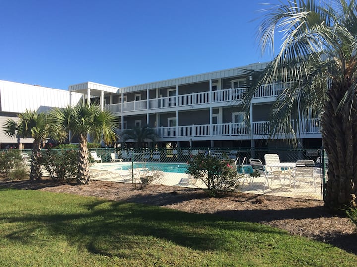 Ocean Isle Beach Condo -Across From Beach Access! - Ocean Isle Beach, NC