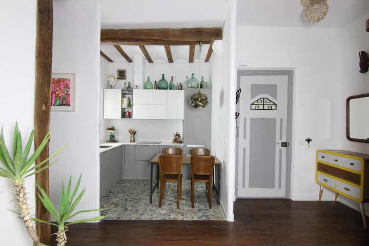 Central Apartment With A Tree - San Sebastián