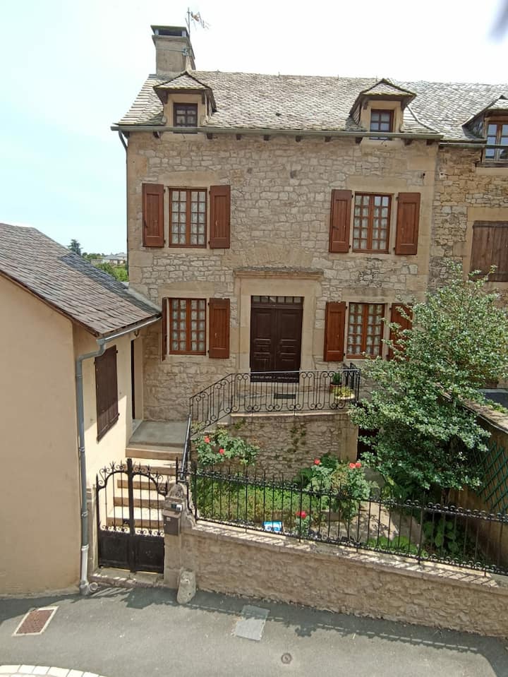 Chaleureuse Maison De Caractère De 130m2 - Laissac