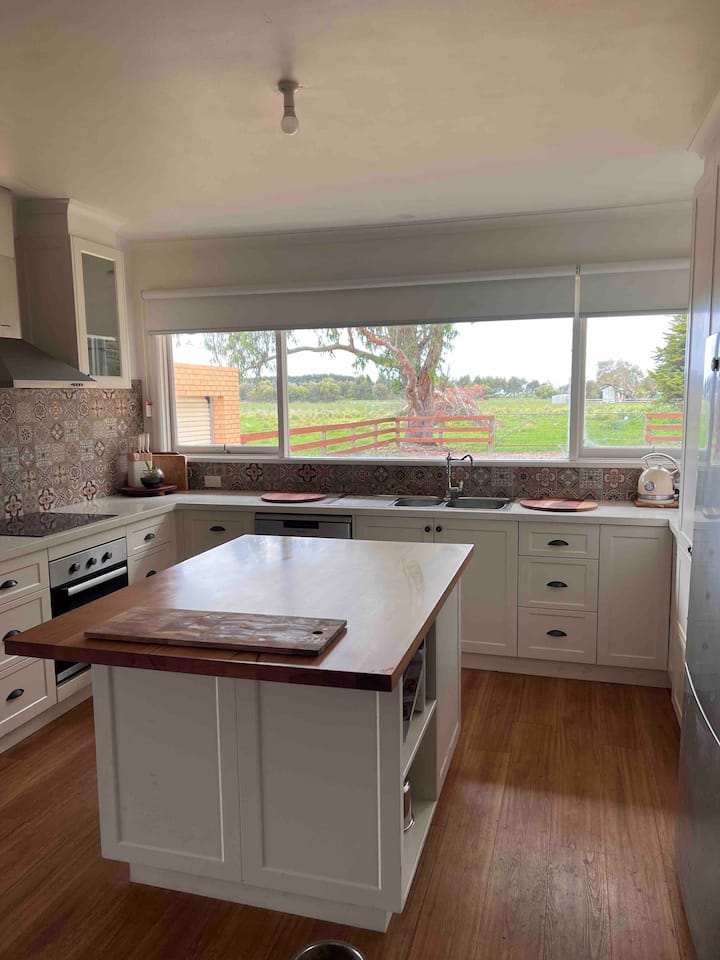 Pet Friendly Sea Breeze Country Retreat - Koroit