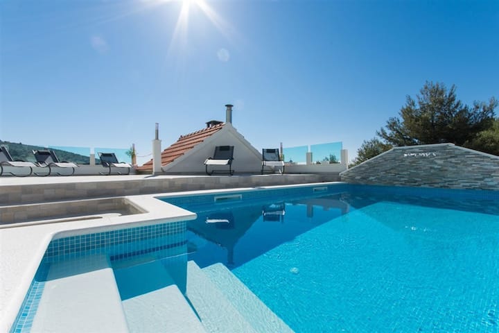 Pedivan Stan S Pogledom Na More. - Okrug Gornji