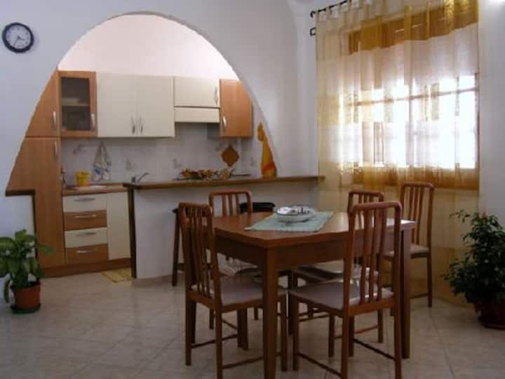 Casa Gialla (Cin It111071c2000p5417) In Centro - Sant'Antioco