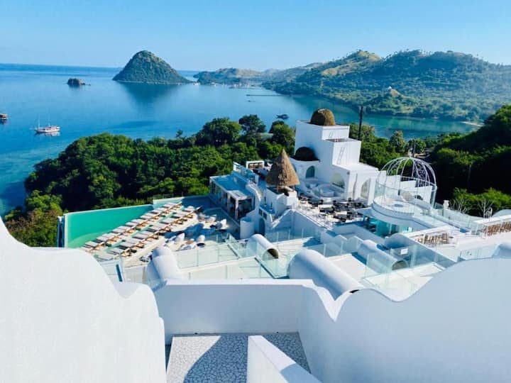 Santorini Bajo 8standart Breakfast Pool Beachview - Labuan Bajo
