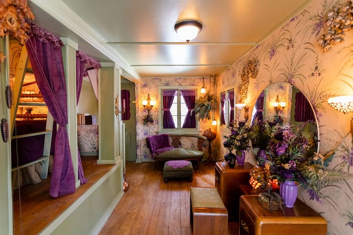 The Curious Cottage. Enchanted 2 Bed/2 Bath - San Bernardino, CA