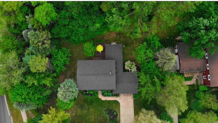 Villa Patricia Long Stays-near Lake Pet Friendly - Rochester Hills, MI