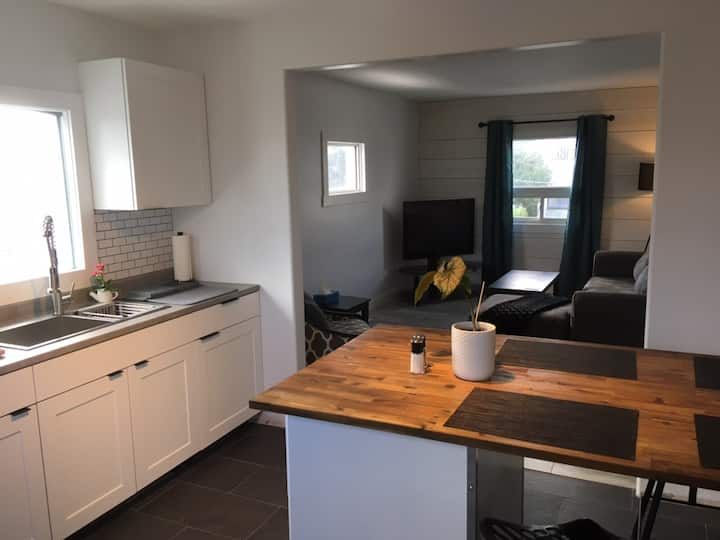 Beautiful Two Bedroom Unit With Ac And Office - Thunder Bay