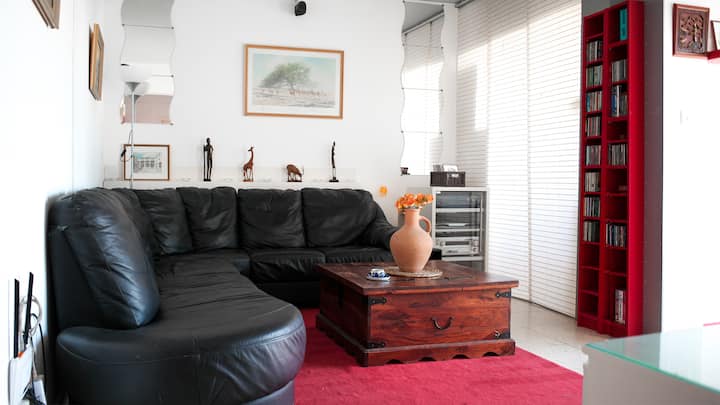 Funky Modern Wifi Apartment, 500m From The Beach! - Paphos